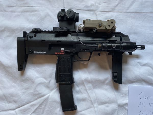 KWA MP7 Navy Seals + T1 + 4 Magazine + PEQ-15 UHP + Surefire M300 Mini | Airsoft-Verzeichnis